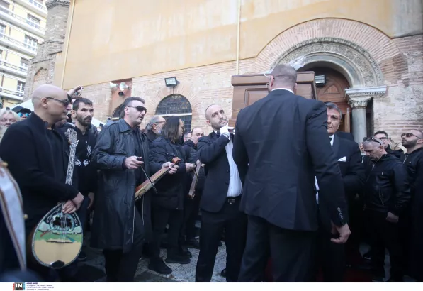 Βασίλης Καρράς: Σήμερα στην Καβάλα το τελευταίο αντίο (εικόνες) | Proson