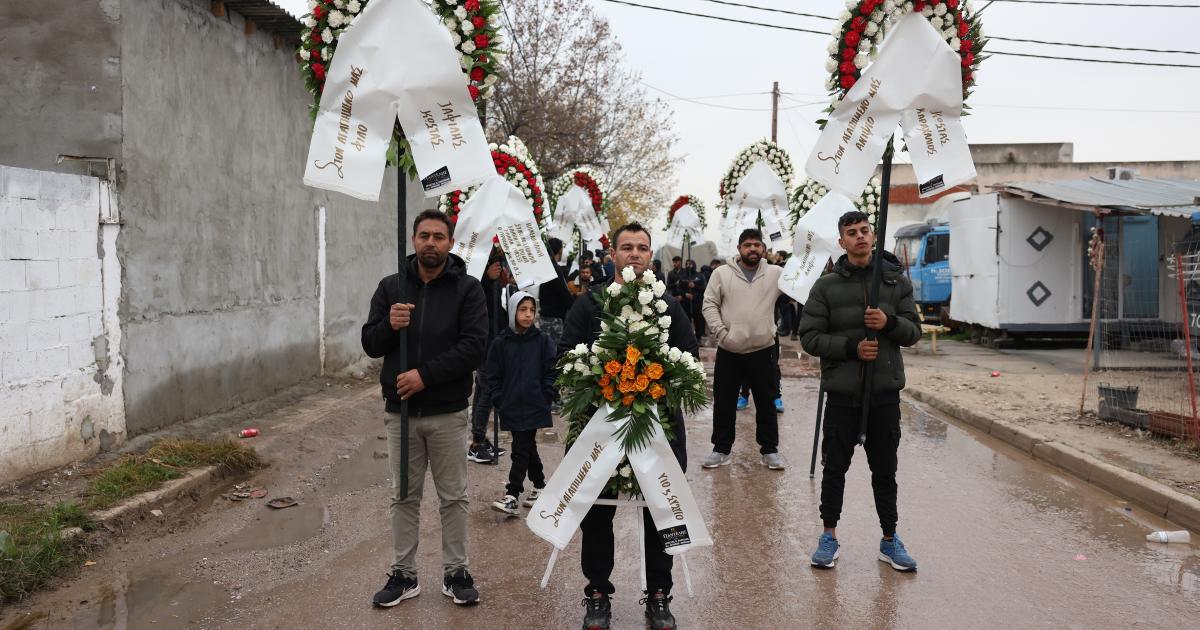 Σε κλίμα οδύνης η κηδεία του 16χρονου Κώστα Φραγκούλη | Proson