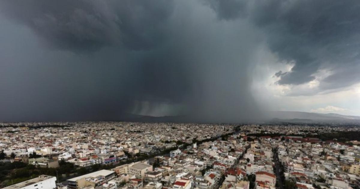 Προσοχή! «Σαρώνει» η κακοκαιρία στην Αττική - Ήχησε προειδοποιητικά το 112 | Proson