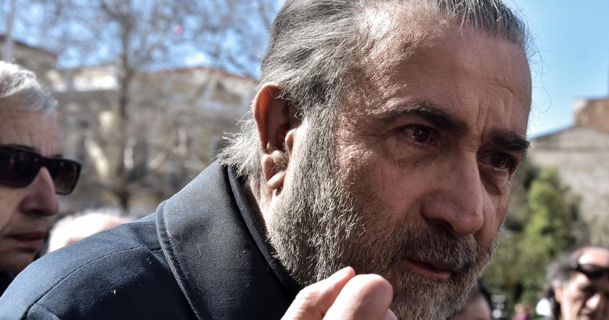 Λαζόπουλος: «Ζητάει και ο κόσμος μια... θυσία από εσάς. Να πάτε στο ...