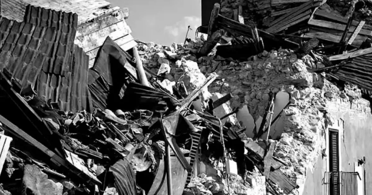 Ρήγμα Αταλάντης - Όταν βασίλεψε η κόλαση: Τα πτώματα έμειναν άταφα, έπεσαν μετόπες από το ...