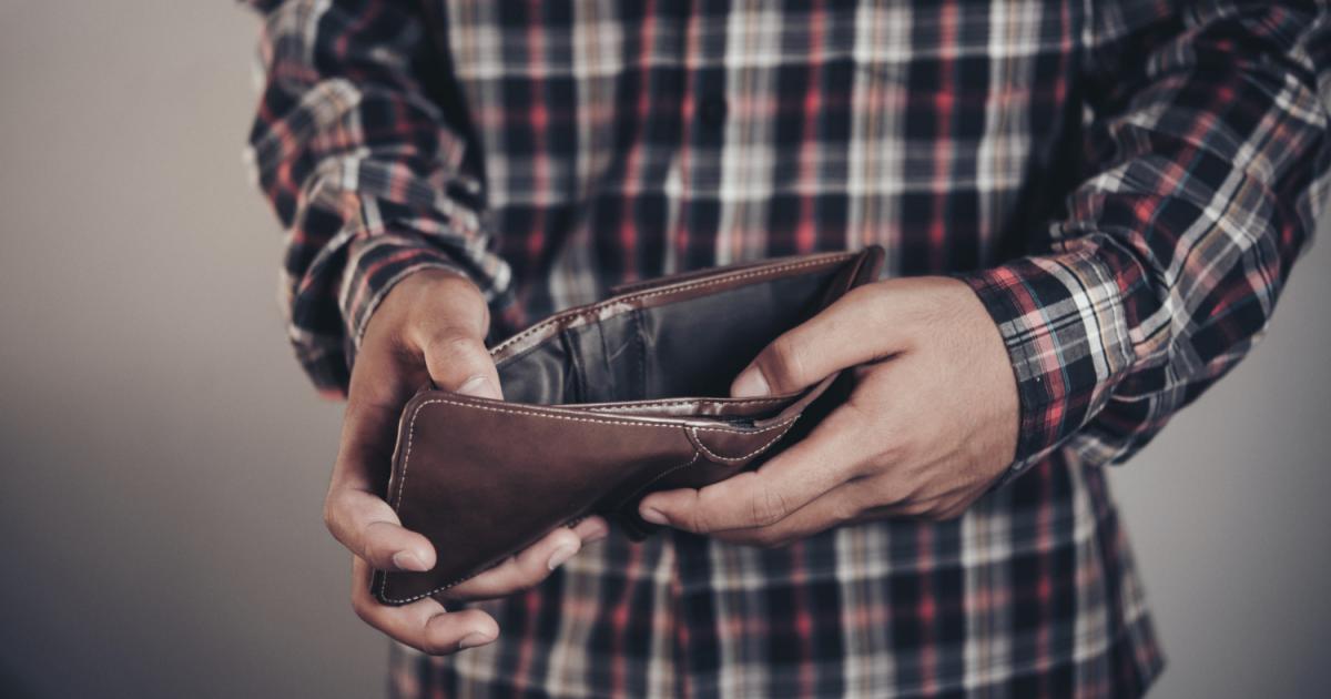 Έρευνα Σοκ! Το 75% των Ελλήνων «κόβει» διασκέδαση και ταξίδια | Proson