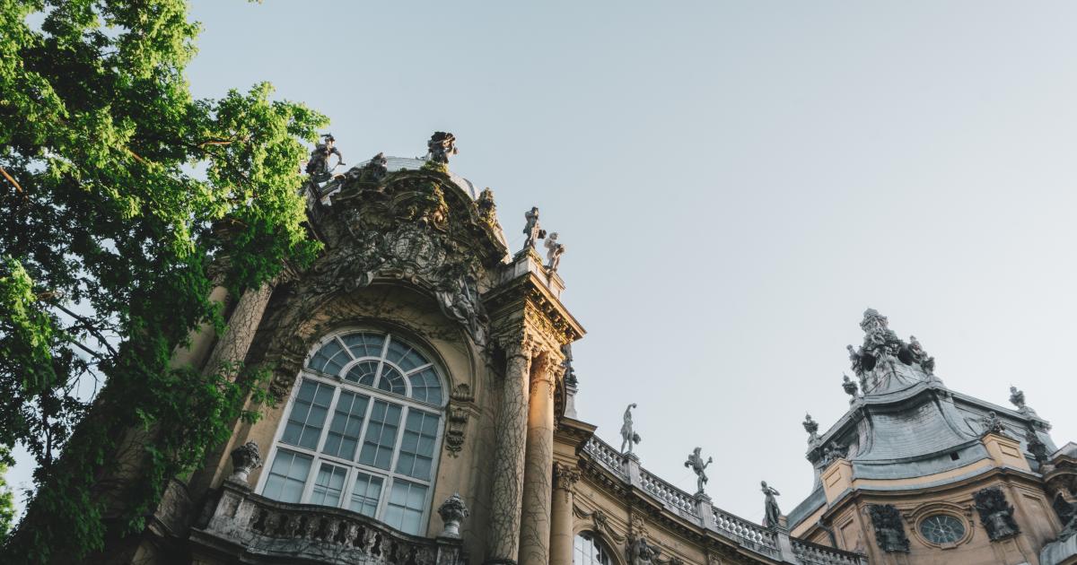 Απίστευτο! Πάνω από 100 επισκέπτες αποκλείστηκαν στο σπίτι της Αγκάθα Κρίστι λόγω κακοκαιρίας ...