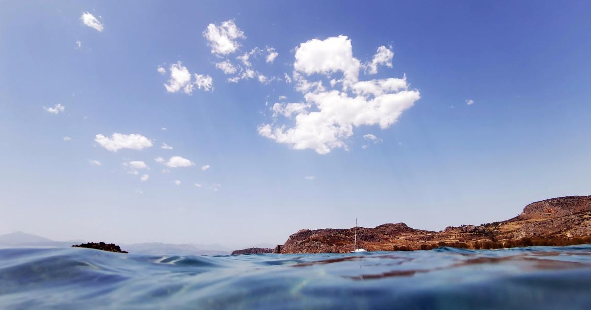 Καύσωνας: «Έβρασε» μέχρι και η θάλασσα - Πού ξεπέρασε τους 30 βαθμούς ο υδράργυρος | Proson