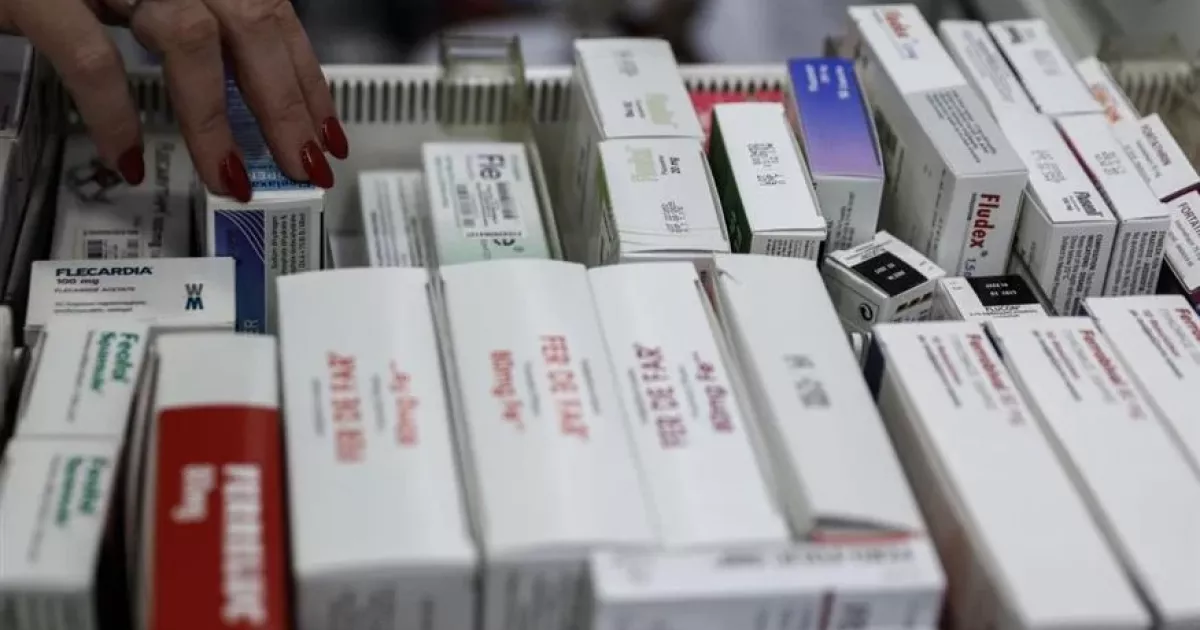 Μάχη για να προλάβουν τις ελλείψεις φαρμάκων πριν τις ιώσεις και τη ...
