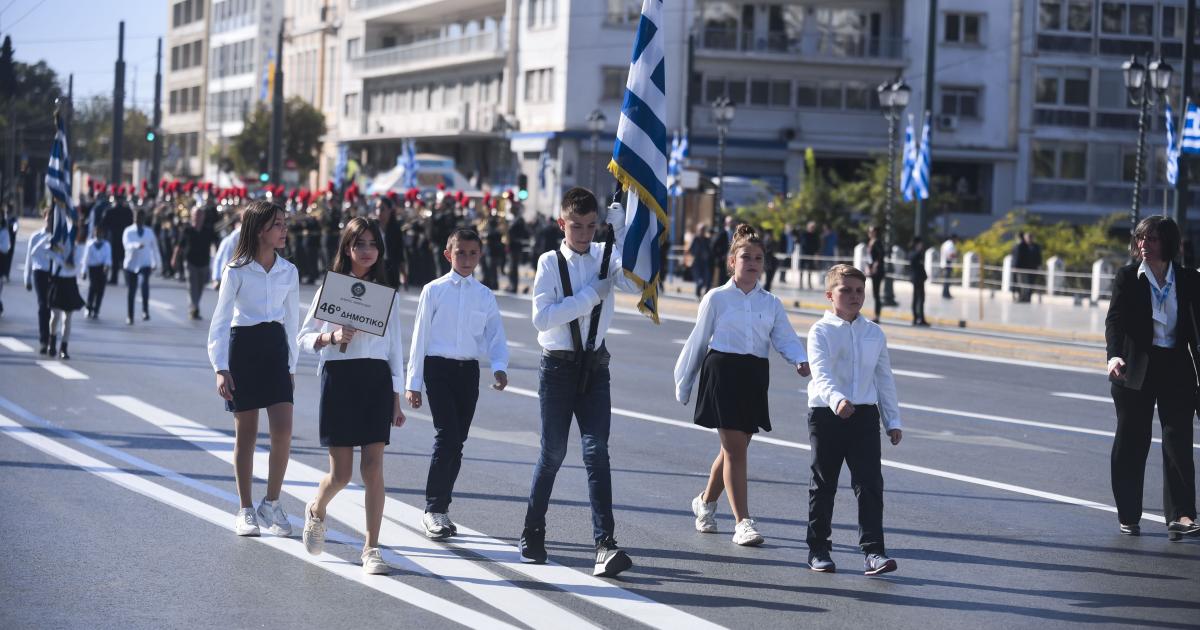 Επέτειος 28ης Οκτωβρίου: Εικόνες από τις παρελάσεις σε Αθήνα και ...