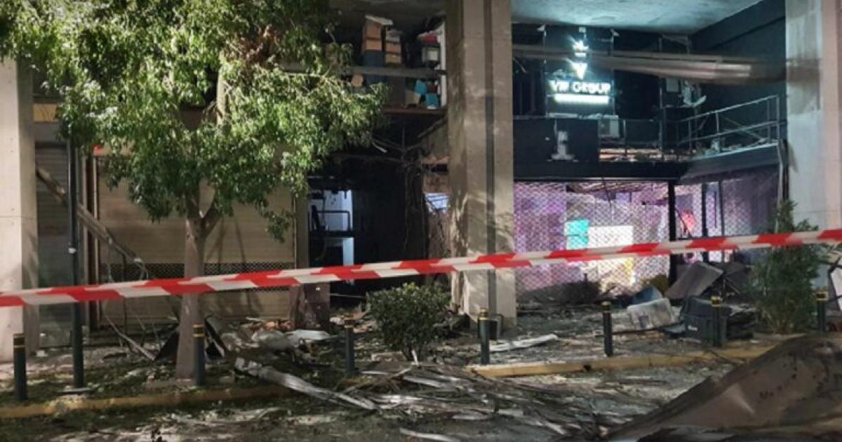 Ισχυρή έκρηξη σε κεντρικό κτίριο στο κέντρο του Πειραιά | Proson
