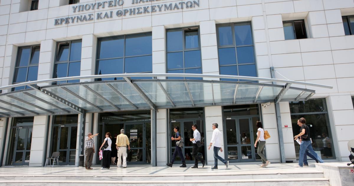 Υπουργείο Παιδείας: Πρόσκληση μόνο για άντρες αναπληρωτές | Proson
