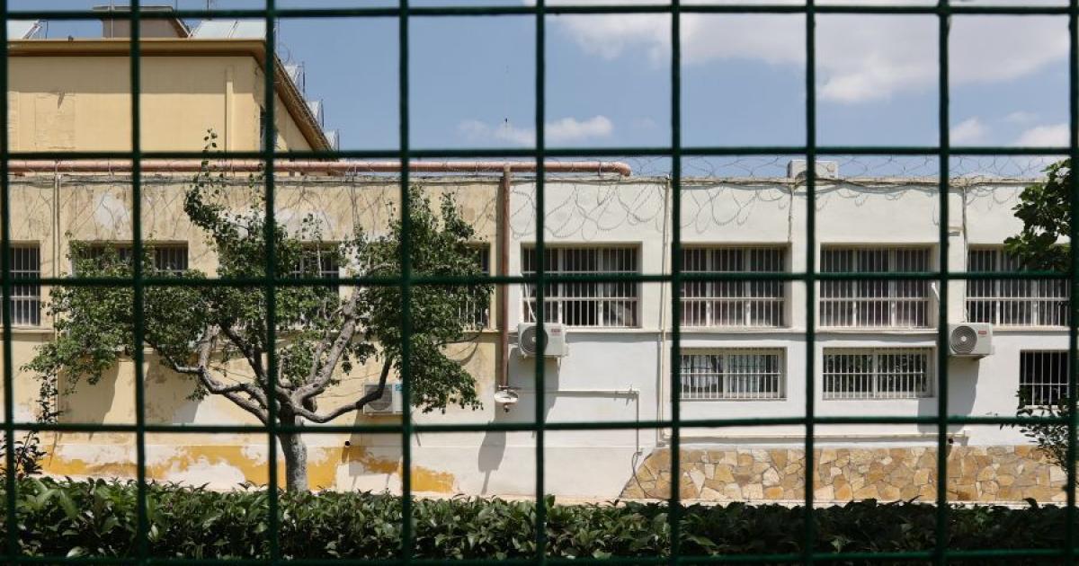 Άλιμος: Προφυλακίστηκε ο 52χρονος καθηγητής που ασέλγησε σε 14χρονη μαθήτρια του | Proson