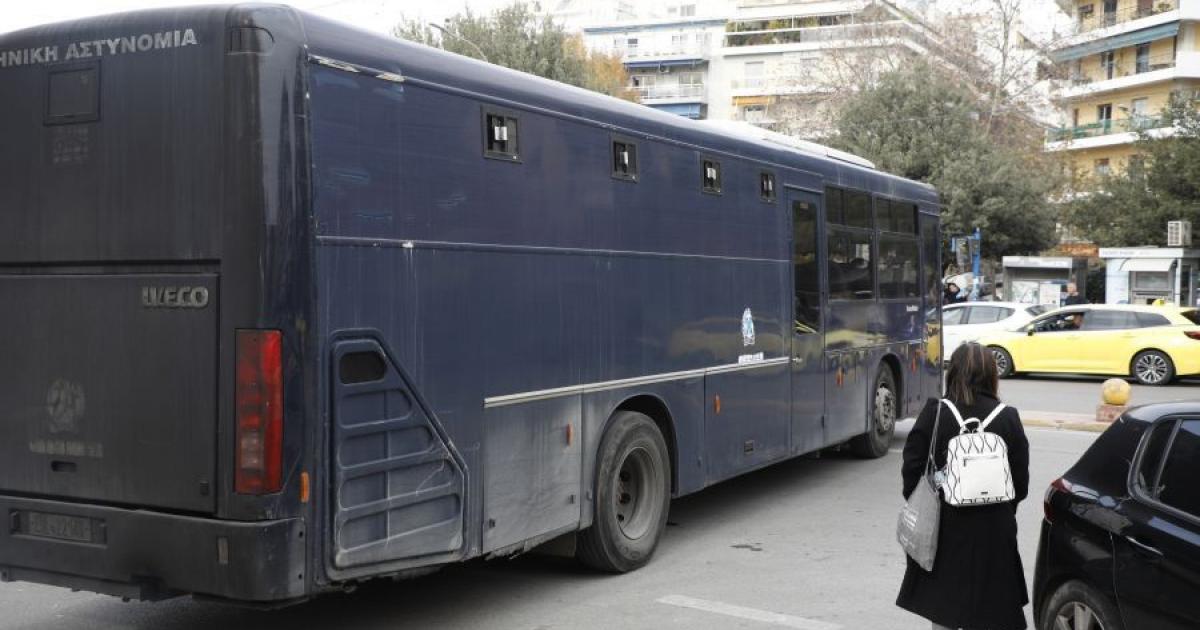 Θεσσαλονίκη: Στον ανακριτή ο 16χρονος που μαχαίρωσε τον αδερφό του | Proson