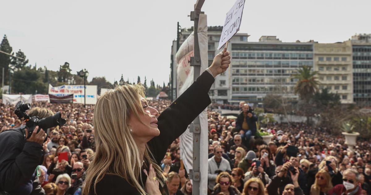 Τέμπη: Καρυστιανού κατά Κακλαμάνη - «Οφείλετε απαντήσεις στους γονείς» | Proson