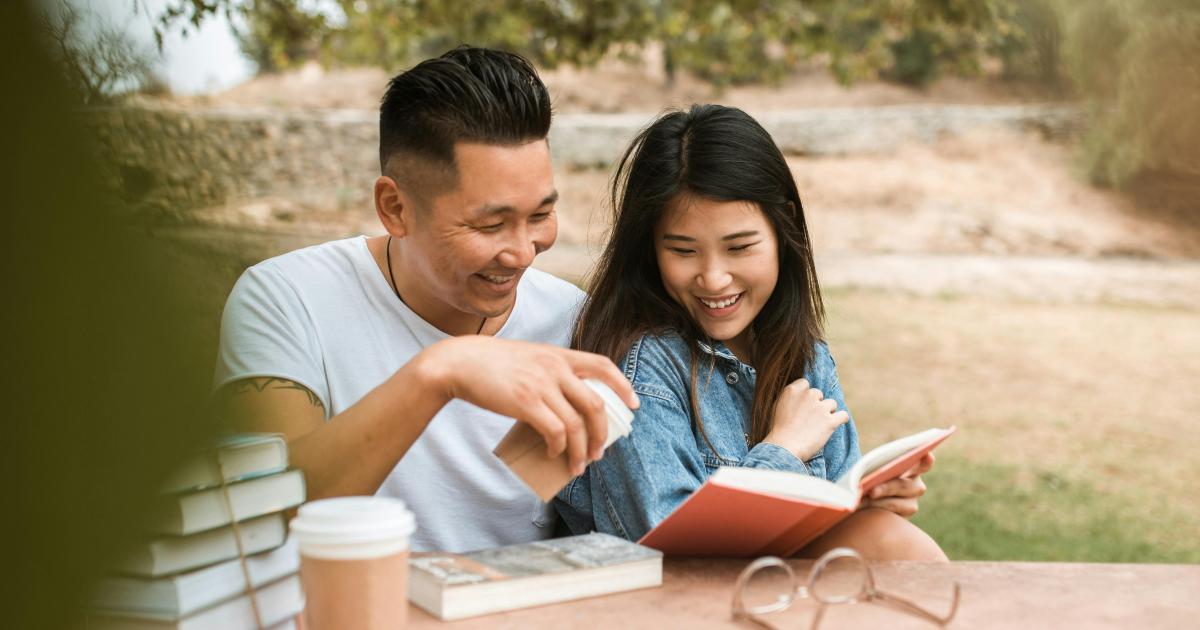 Ποια είναι η ορμόνη της ευτυχίας που ρυθμίζει τη διάθεση, τον ύπνο, και τη σεξουαλική υγεία | Proson