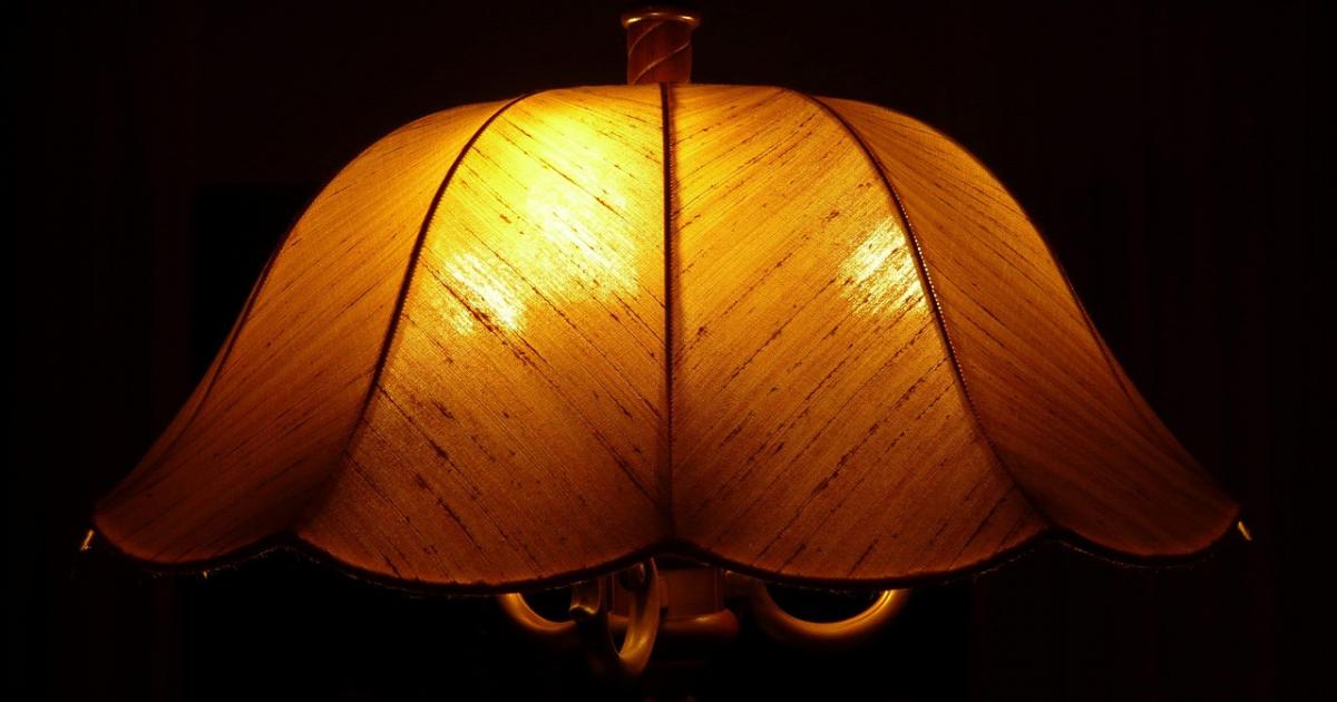 Ποια ειναι η ελληνική εκδοχή της λέξης «λαμπατέρ»; | Proson