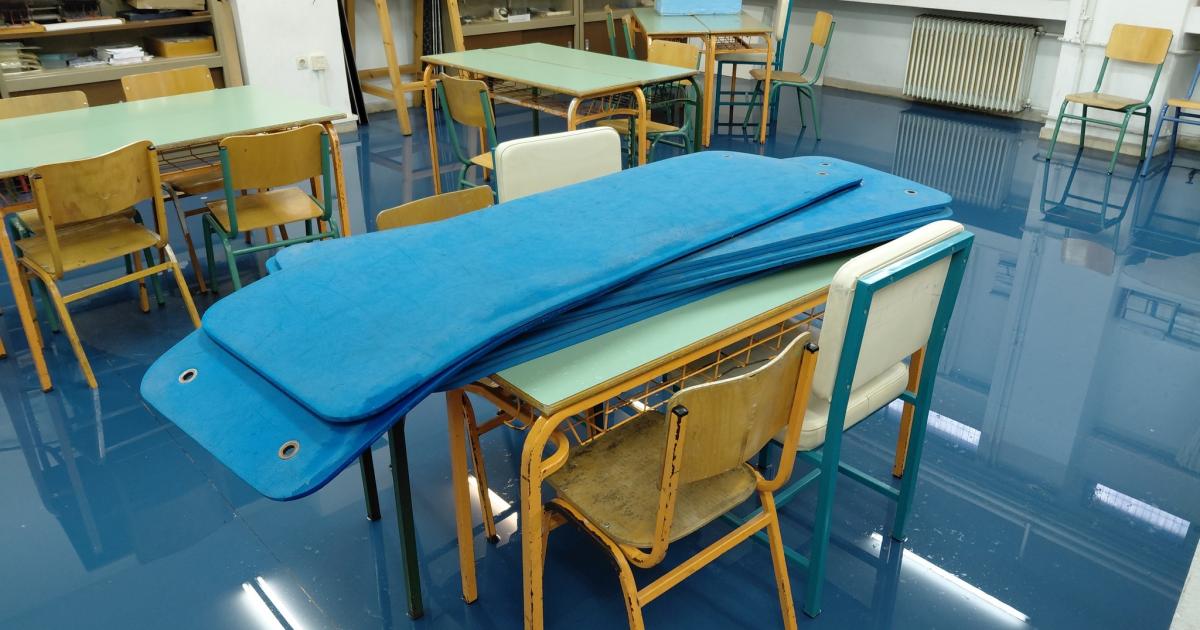 Βύρωνας: Πλημμύρισαν τάξεις στο 5ο και 11ο Δημοτικό Σχολείο (εικόνες ...